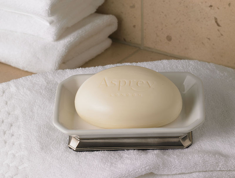 Sapone da bagno in mousse. Lo studio: "Non elimina i batteri"